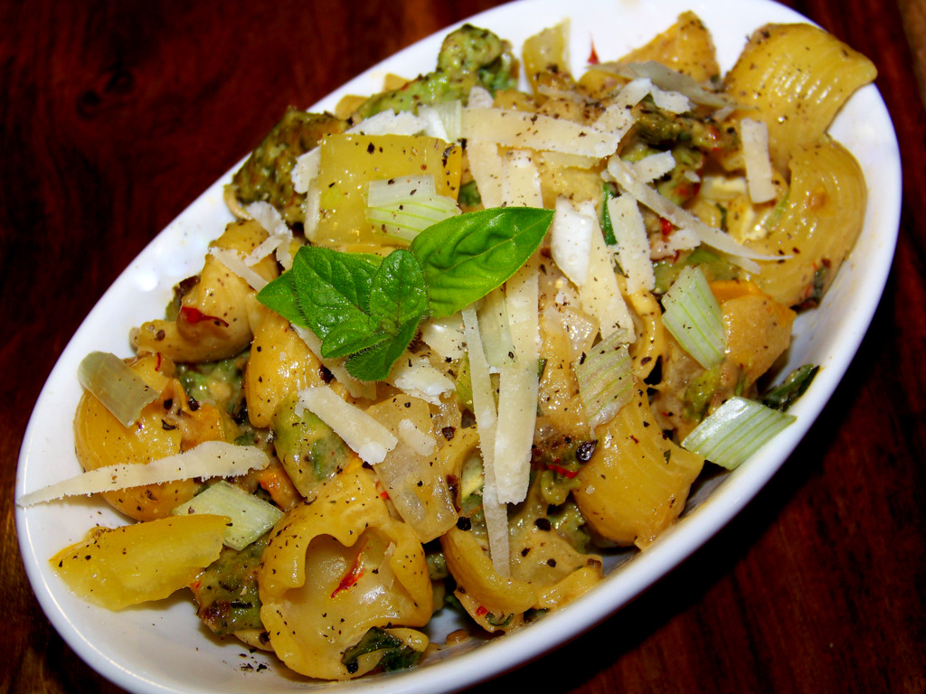 Conchiglie con Salsiccia di Pollo — Edible Aria
